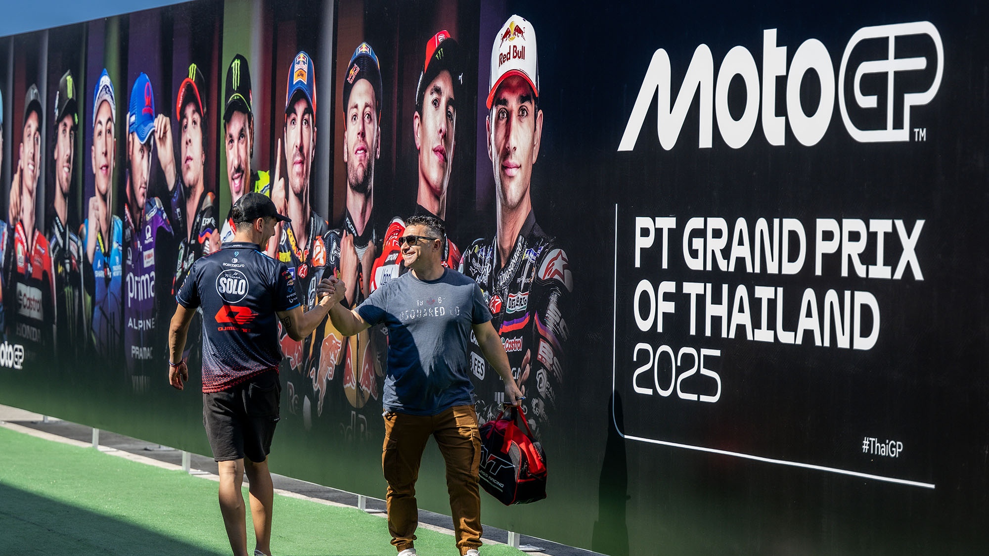 ทำถึงมาก! MotoGP สนามประเทศไทย แฟนเซอร์วิสฉ่ำตั้งแต่วันแรก